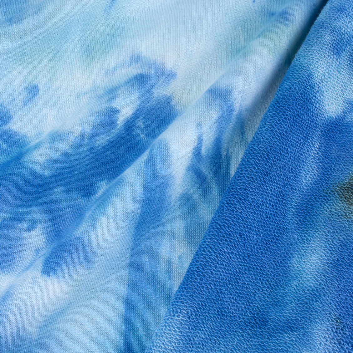 Unbrushed organic cotton sweat with blue phantasy design